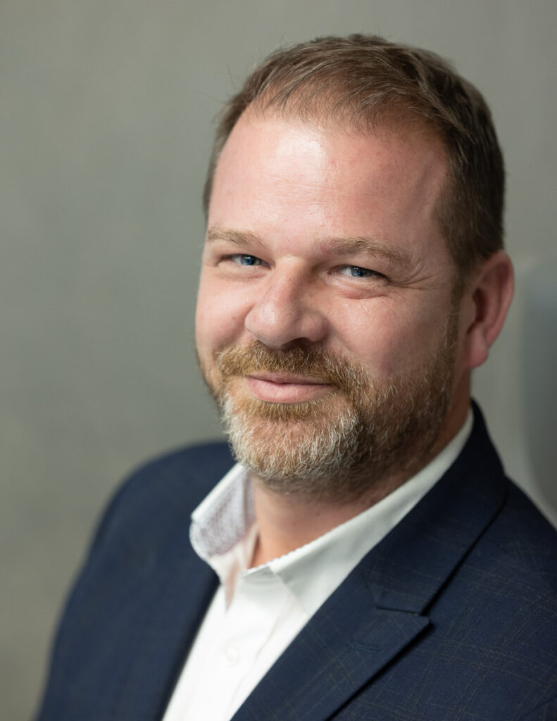 WWM - Chris Cummings Photo Portrait - World Wellbeing MovementWorld ...